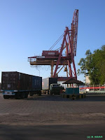 Blog Kereta Api Indonesia: Loading Container